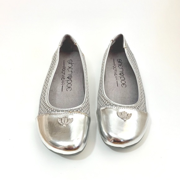 Sheri Poe | Shoes | Sheri Poe Silver Flats | Poshmark